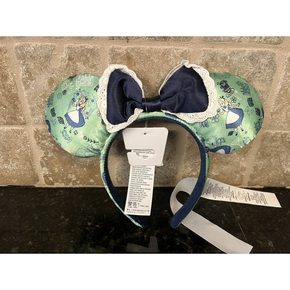 Disney | Accessories | Disney Parks Epcot United Kingdom Alice In ...